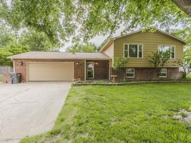 1431 N Fieldcrest St, Wichita, KS 67212