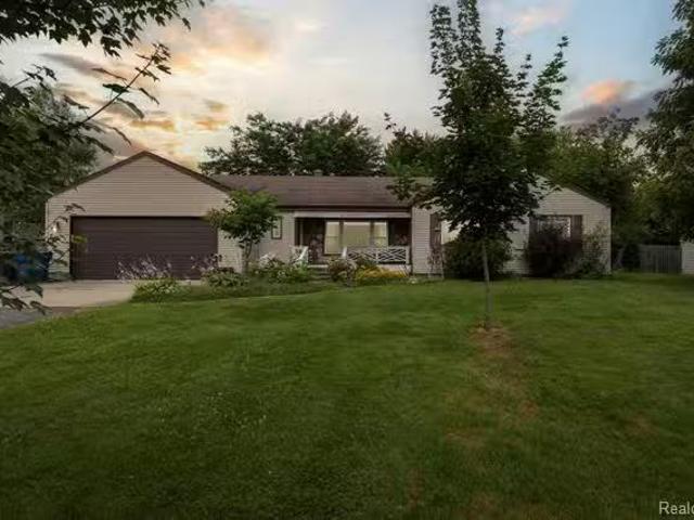 1431 N SEYMOUR RD, FLUSHING, MI 48433 Single Family Residence.