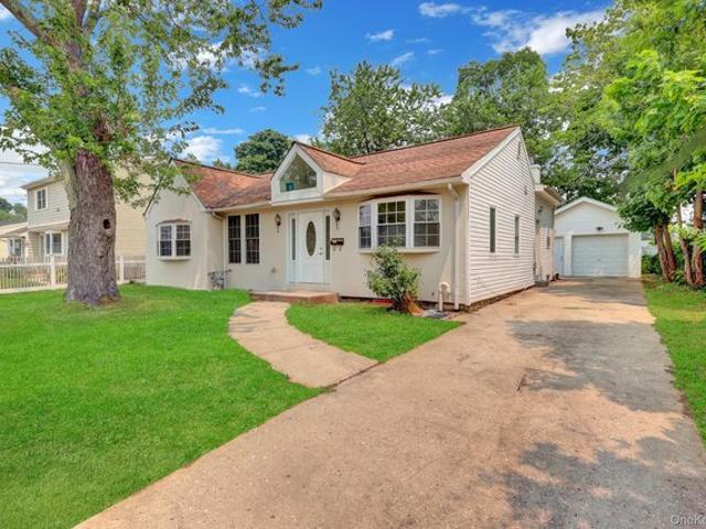 1431 Brooklyn Blvd, Bay Shore, NY 11706