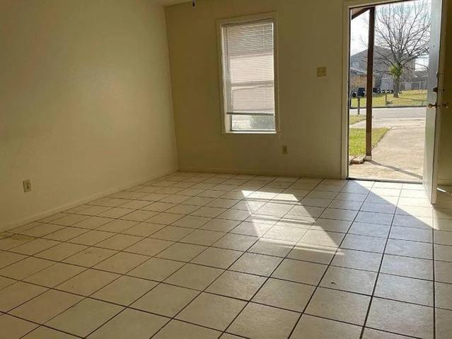 1431 Hillside Dr, College Station, TX 77845