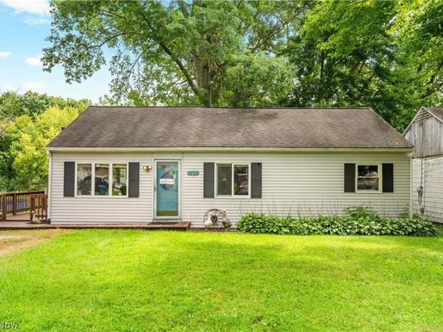 1431 Pin Oak Dr, Akron, OH 44312