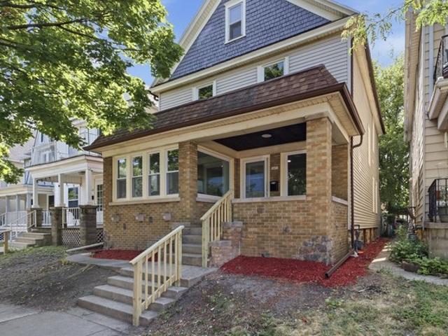 1431 S 71st St, West Allis, WI 53214