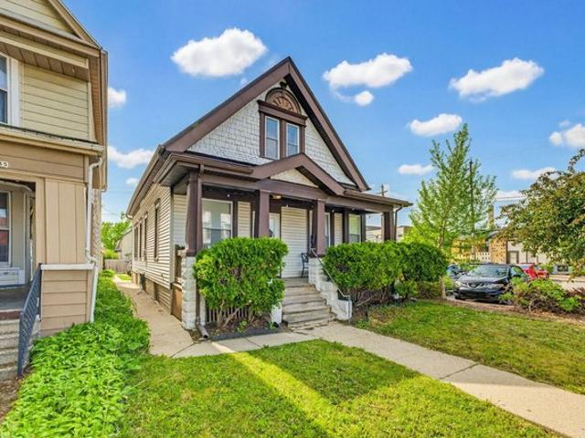 1431 S 72nd St, West Allis, WI 53214