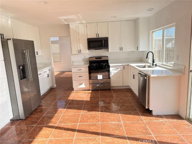 14325 Tawney Ridge Ln, Victorville, CA 92394 | MLS #TR26010 | Compass