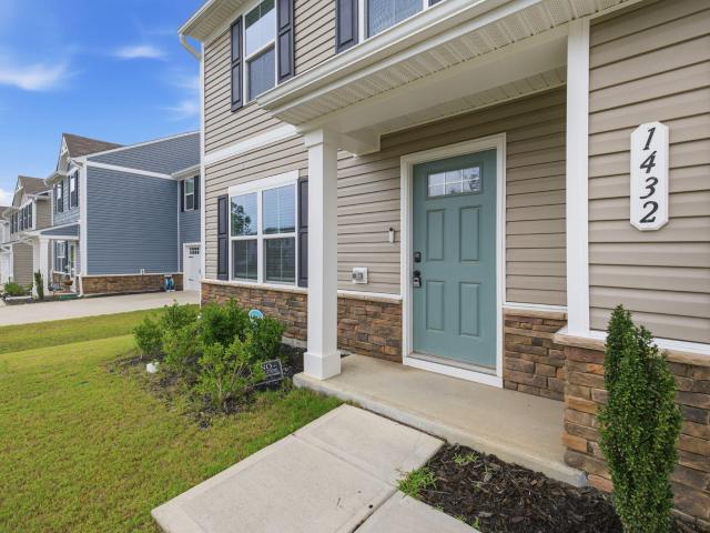 1432 Burgundy Bluff Lane