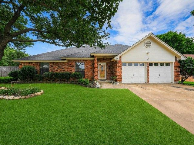 1432 Country Meadows Dr, Bedford, TX 76021