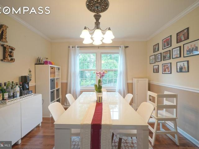 1432 Powells Tavern Pl, Herndon, VA