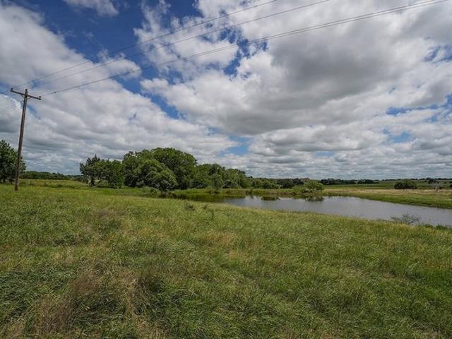 1432 S Knezek Rd, Flatonia, TX 78941