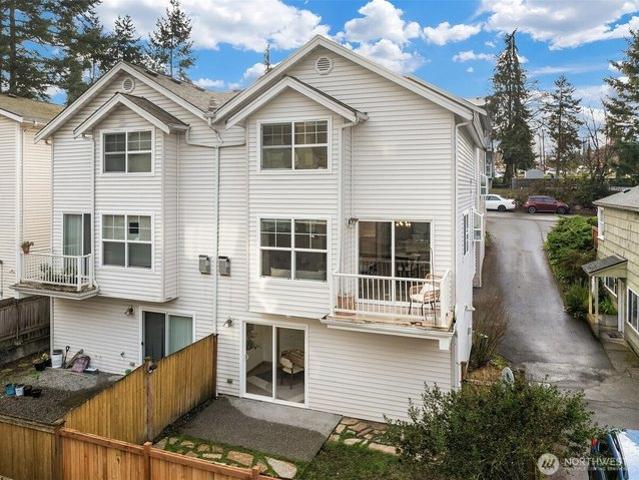 14338 Lenora Pl N Unit B, Seattle, WA 98133