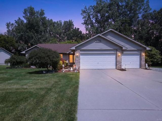 1433 Newcastle Dr, Davison, MI 48423