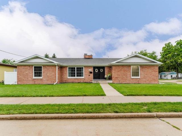 1433 Hazel St, Oshkosh, WI 54901