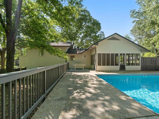 1433 Queen Anne Circle
