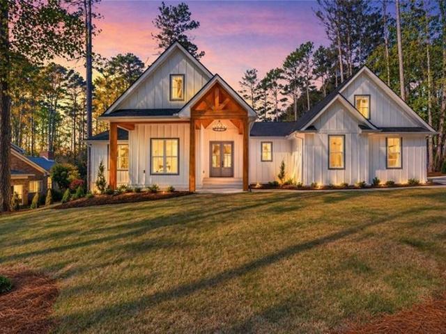1433 Stillwater Dr, Seneca, SC 29672