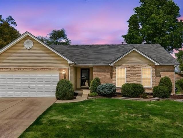 1433 Sunview Dr, O'Fallon, MO 63366