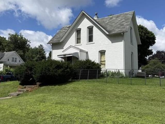 1433 S 6th St, Burlington, IA 52601