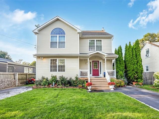 143 43rd St, Copiague, NY 11726