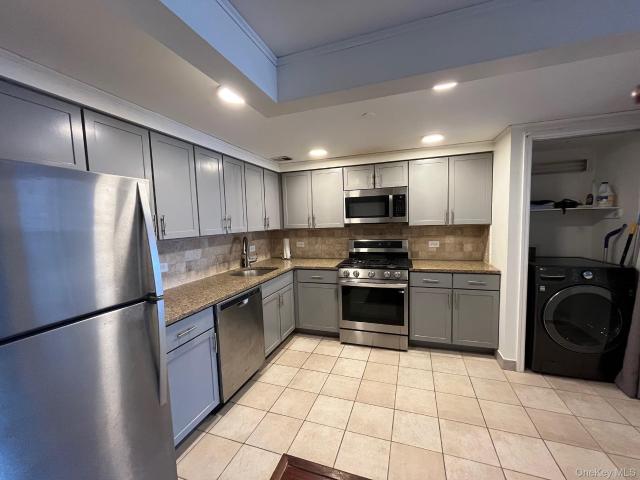 143 4 th Drive 6E