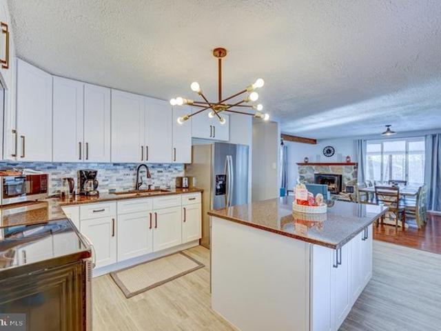 143 Cathleen Dr, East Stroudsburg, PA 18302