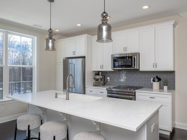 143 Brentwood Circle, Danbury, US, CT
