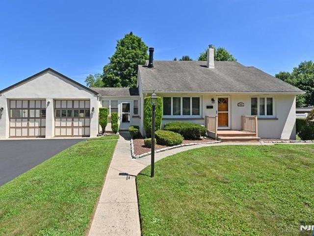 143 Greenwood Ave, Wanaque, NJ 07420