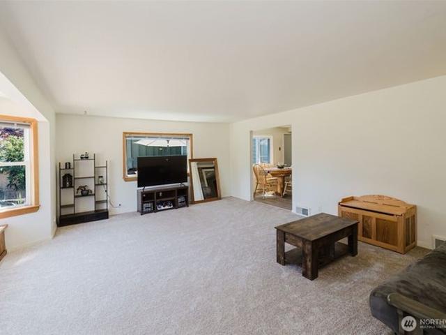 143 Dora Ave, Bremerton, WA 98312