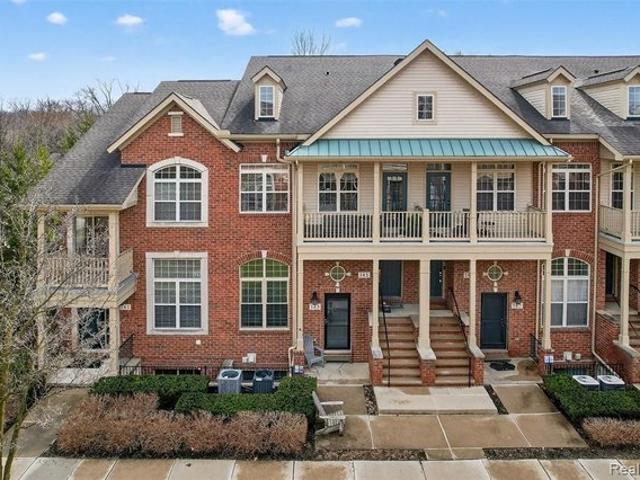143 E Bay Dr, Walled Lake, MI 48390