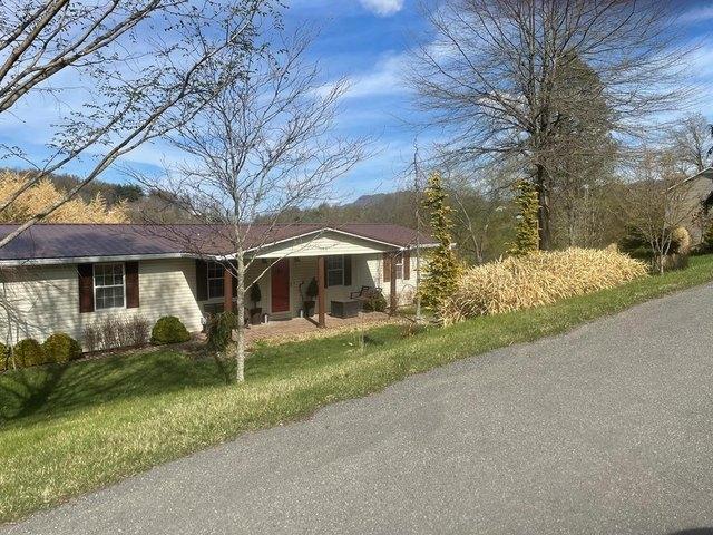 143 Elm St, Pounding Mill, VA 24637