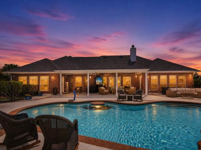 143 Lago Circle Drive N