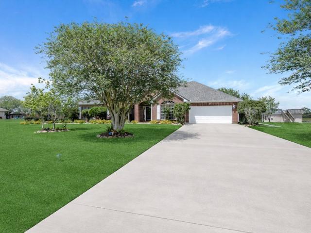 143 Lago Circle Drive N