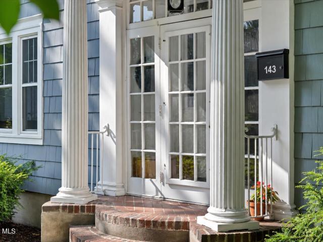 143 Manning Boulevard