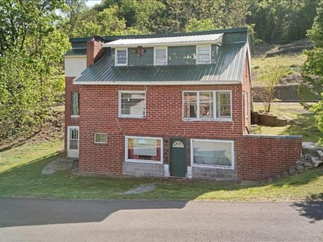 143 Mustang St, Duffield, VA 24244