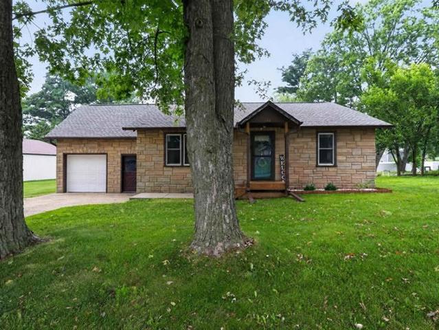 143 N 5th St, Evansville, WI 53536