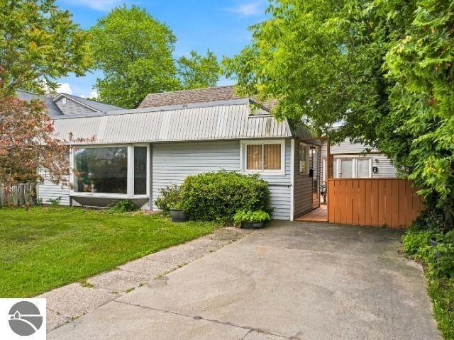 143 S Benzie Boulevard