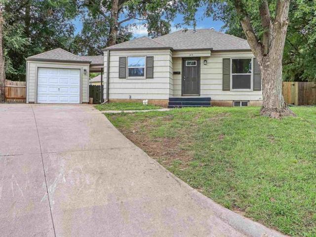143 Snset Dr, Junction City, KS 66441