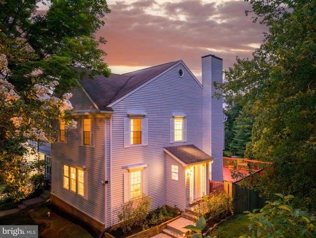143 Sulgrave Ct, Sterling, VA 20165