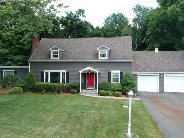 143 PARDEE MANOR RD, ORANGE, CT 06477 Single Family Residence.