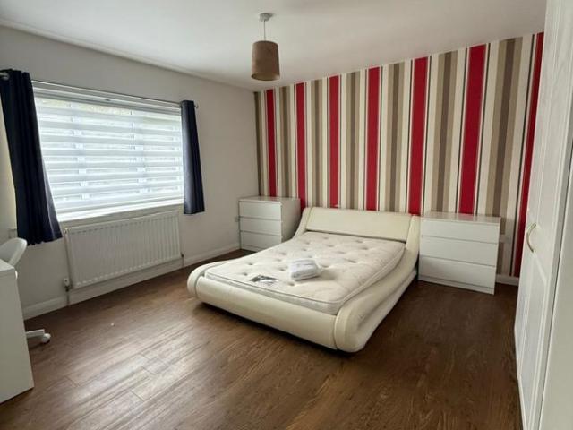 143 Room 2, De Montfort Way, Coventry CV4, Room to rent, £697 pcm | PrimeLocation
