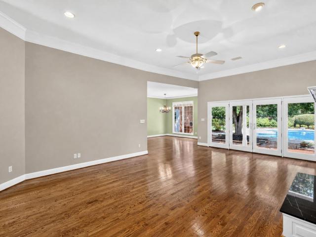 143 W Woodglen Road