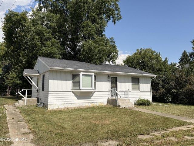 143 W Ramsey St, Pembina, ND 58271