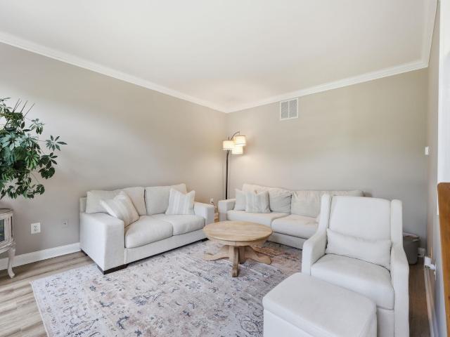 143 Treetop Ln