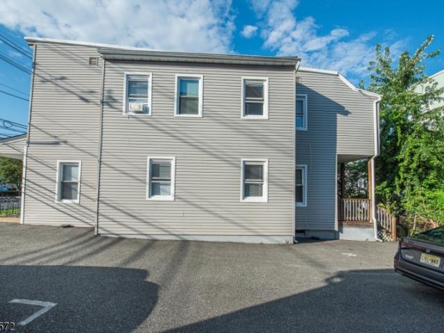 143 Valley Rd # 2R