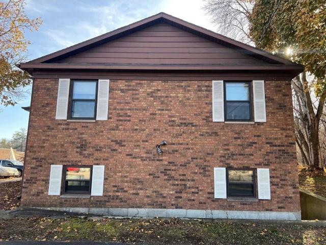 1444 e green bay street