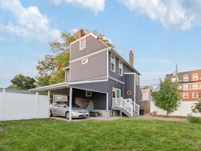 1444 Esterbrook Ave