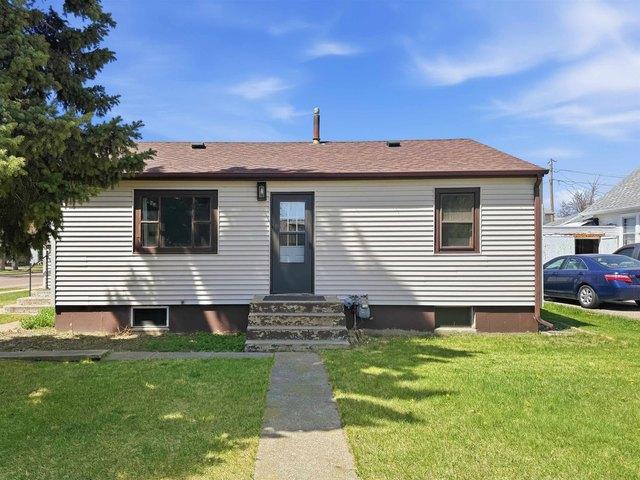 1444 4th St SW, Minot, ND 58701