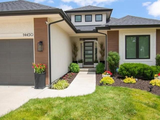 14450 Aurora Ln, Basehor, KS 66007