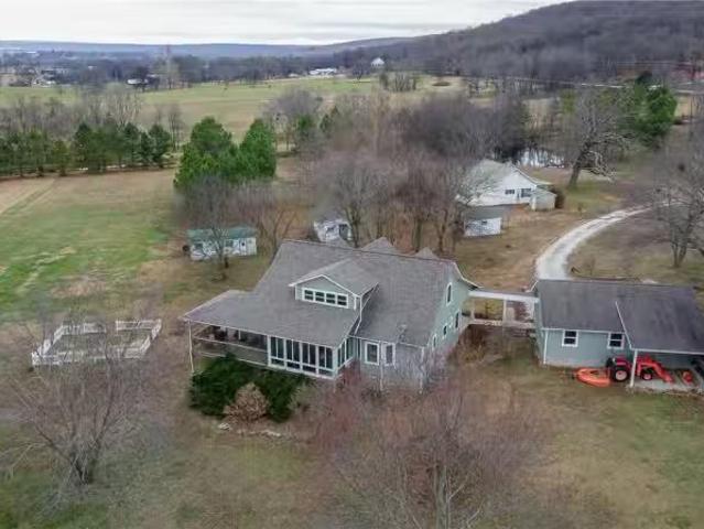 14452 N WEDINGTON BLACKTOP RD, LINCOLN, AR 72744 Single Family.
