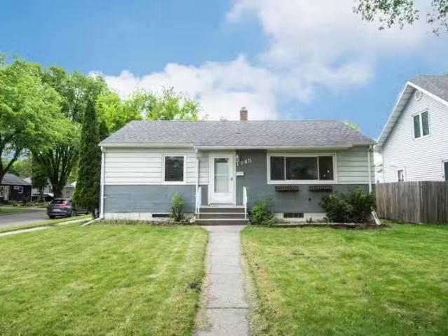 1445 10TH AVE S, FARGO, ND 58103 Single Family Residence For S.