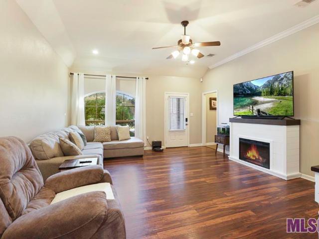 14469 Essen Terrace Dr, Gonzales, LA 70737 | MLS #BR2026009