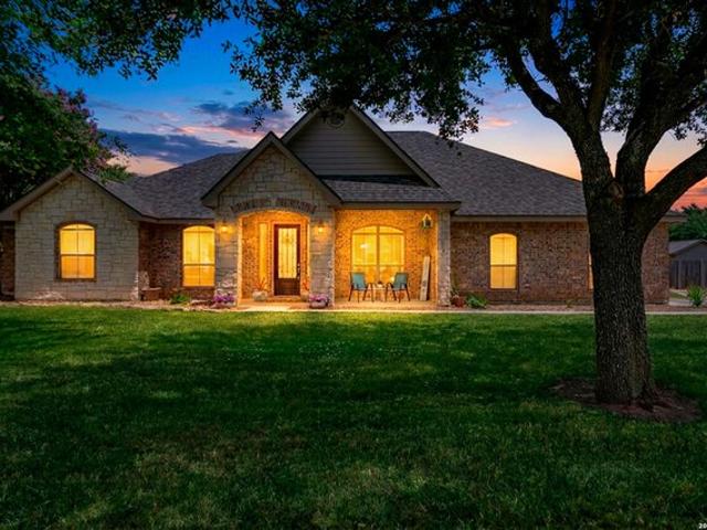 1446 Emily Ln, Seguin, TX 78155