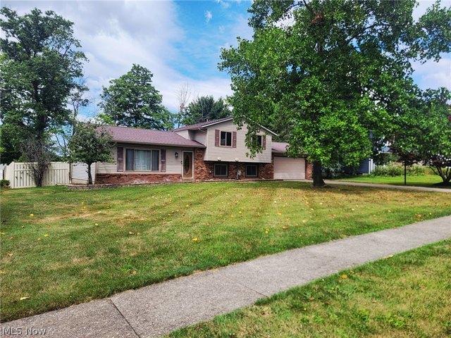 14472 S Gateway Dr, North Royalton, OH 44133